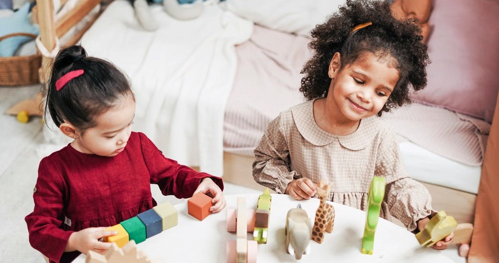 How To Entertain Your Kids During The Holidays - DIY Crafts